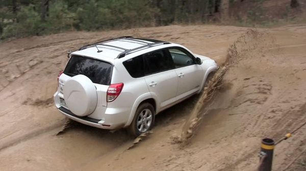 Video: The top 5 small off-road worthy Crossovers of the year - TFLcar