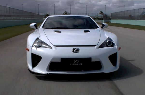 Video: The Lexus LFA super car tears up the race track - TFLcar