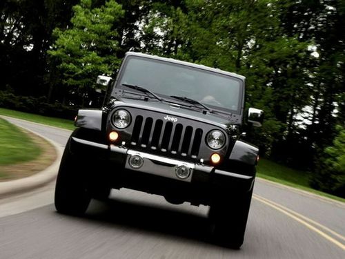 Video: 2011 versus 2012 Jeep Wrangler Drag Race - TFLcar