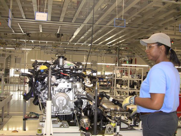 Video: How Volkswagen builds the 2012 VW Passat in Chattanooga ...
