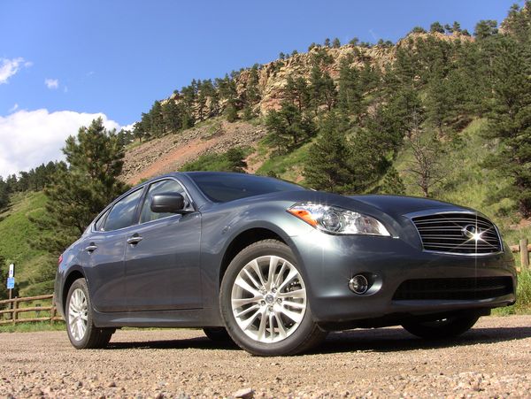 Video review: The 2012 Infiniti M56x posses the ultimate question ...