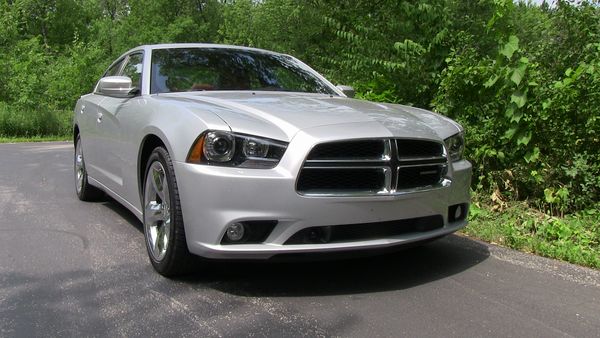 Video: 2012 Dodge Charger SXT 0-60 MPH Performance Test - TFLcar