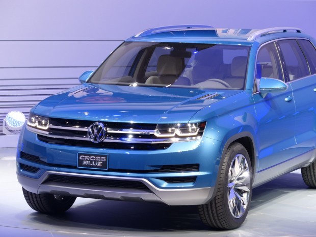 Showing Off The Volkswagen CrossBlue Concept At Detroit Auto Show