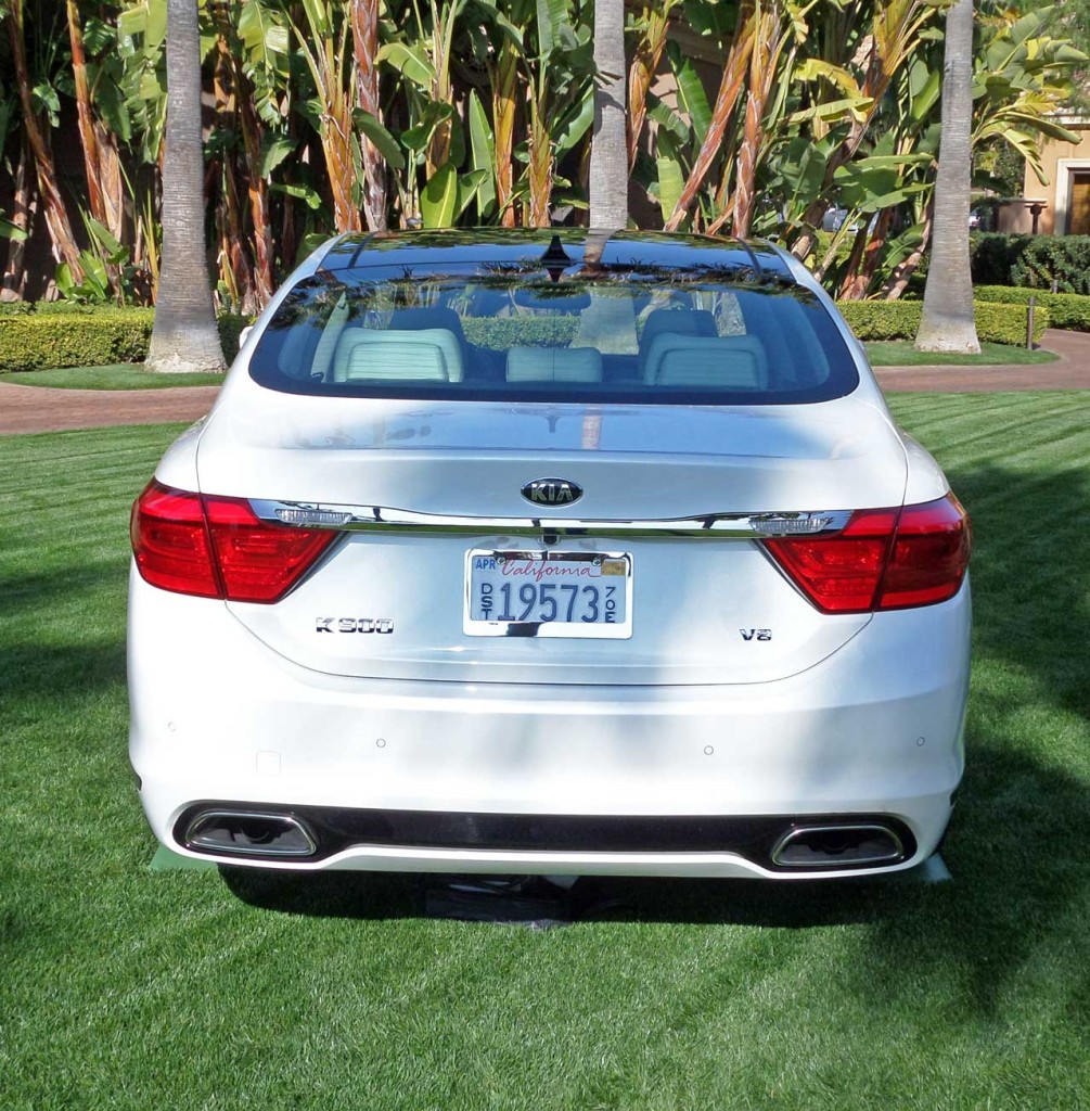 Review: The 2015 KIA K900 VIP Is a Luxury Dream Machine - The Fast Lane Car