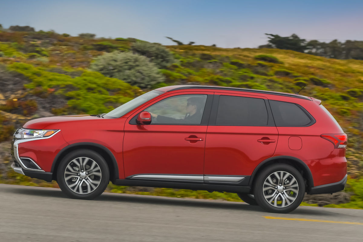 2016 Mitsubishi Outlander 3.0 GT S-AWC - Review - The Fast Lane Car