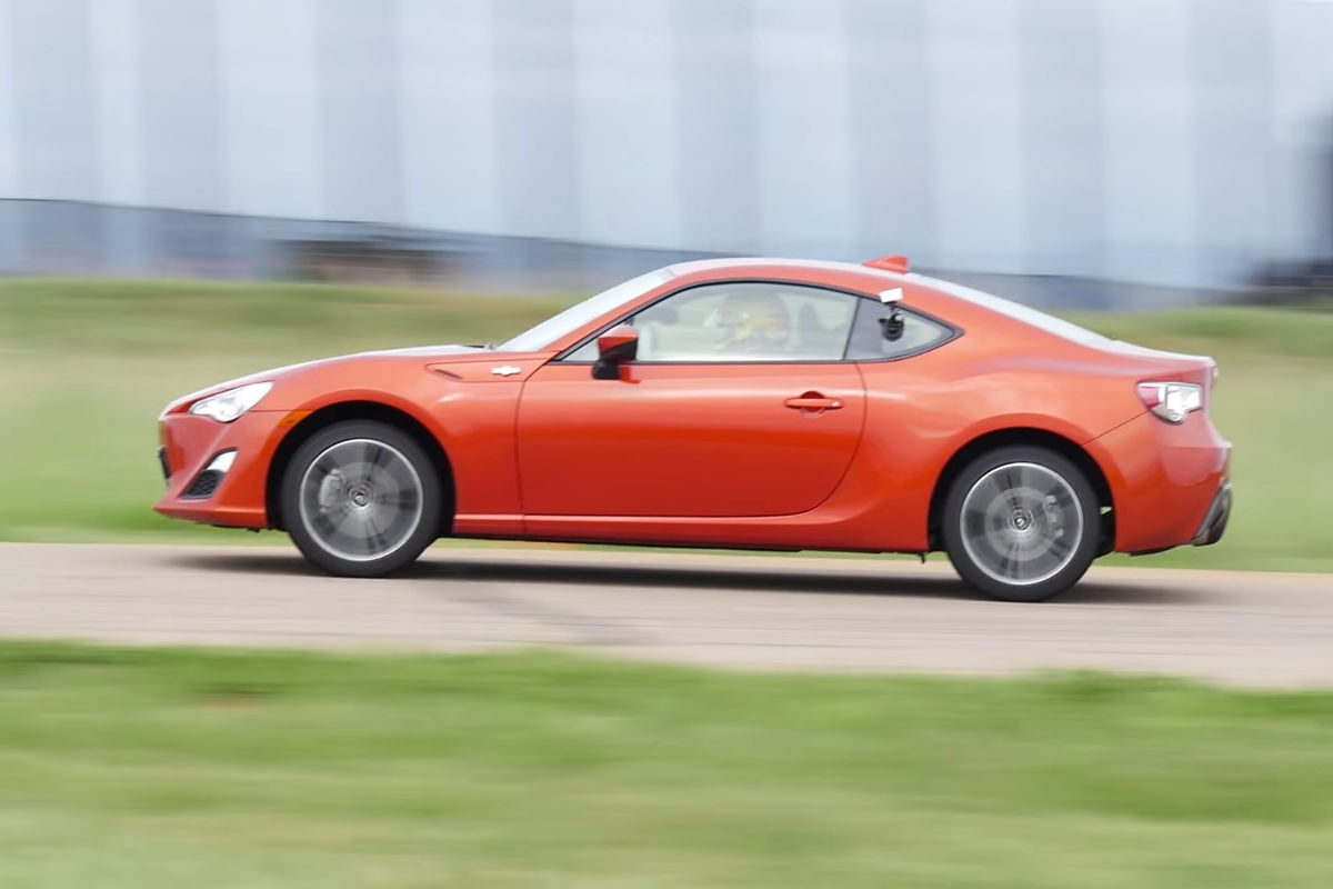 2016 Mazda MX-5 vs Scion FR-S Road, Track & 0-60 MPH Review - TFL ...
