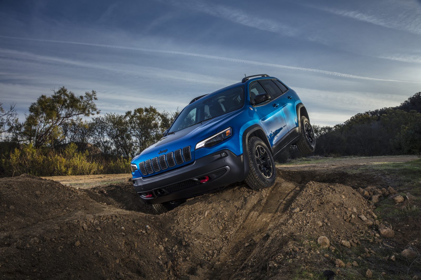 Easy Peasy Lemon Squeezy! 2019 Jeep Cherokee Trailhawk Off-Road Review ...