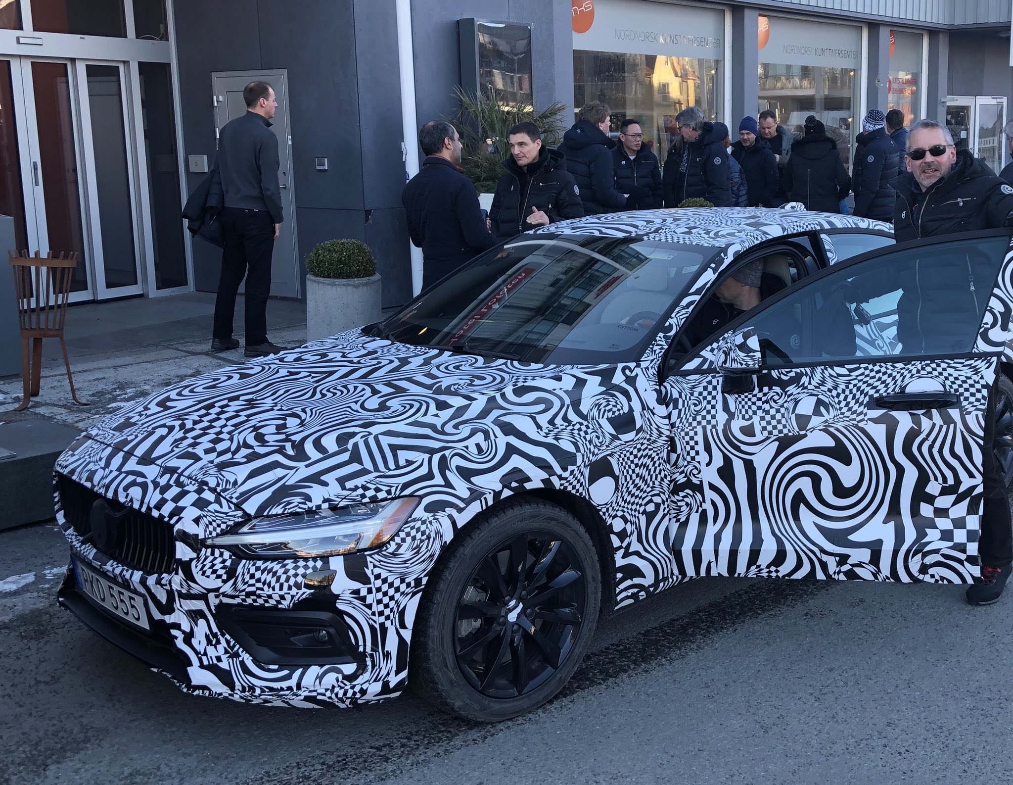 Here's Our First Glimpse of the 2019 Volvo S60 - TFLcar