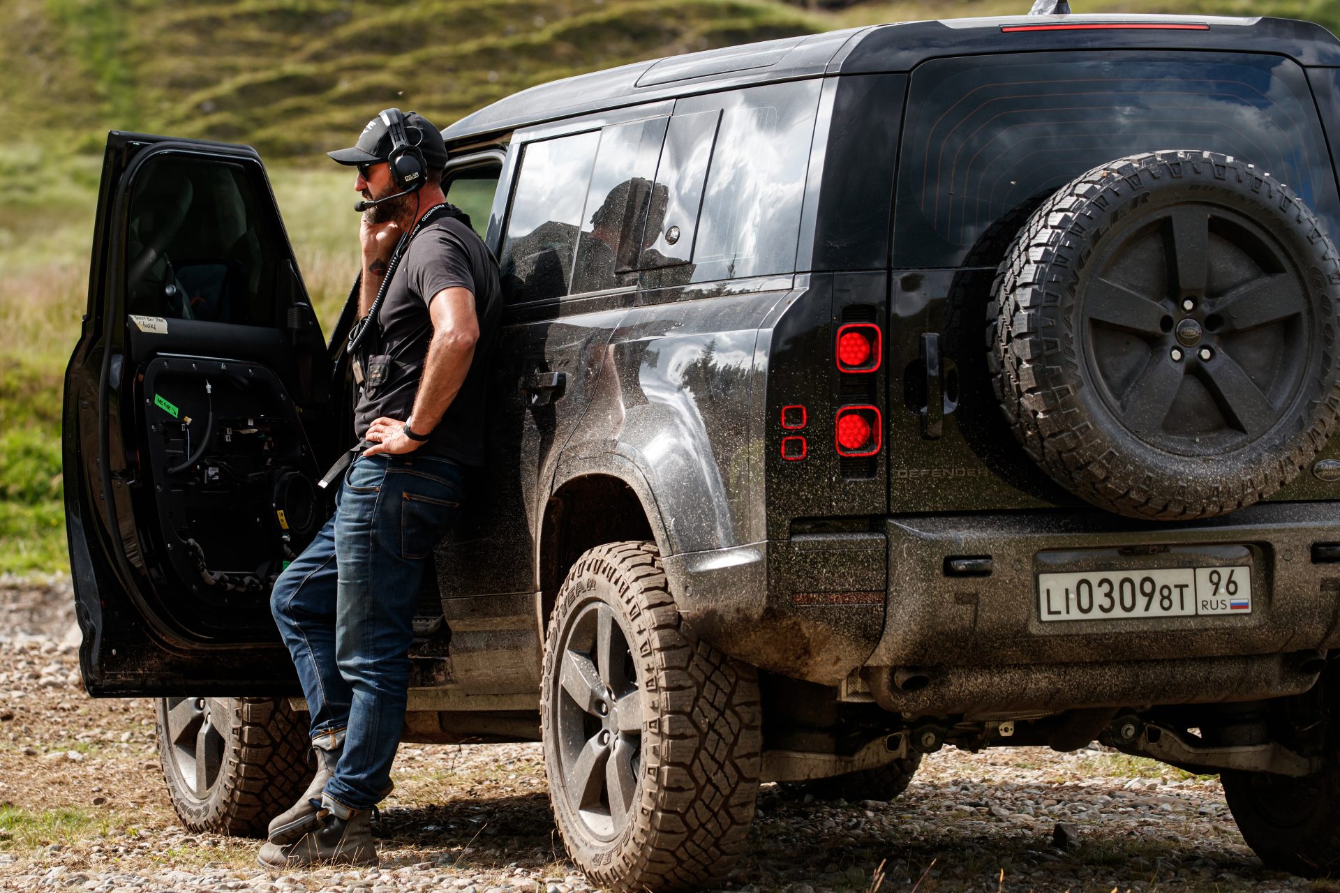 Check Out This Land Rover Defender From The Latest Bond Movie Inside ...