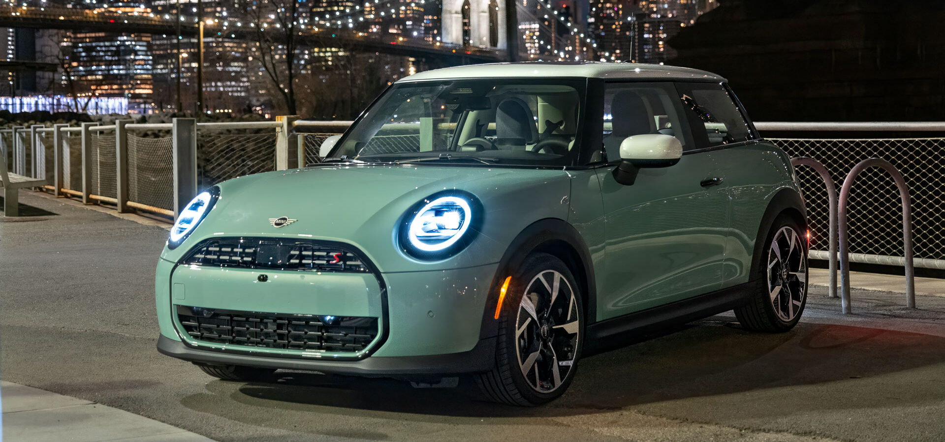 2025 Mini Cooper S Hardtop Hits the Big Apple, Reveals Its $33,195 ...