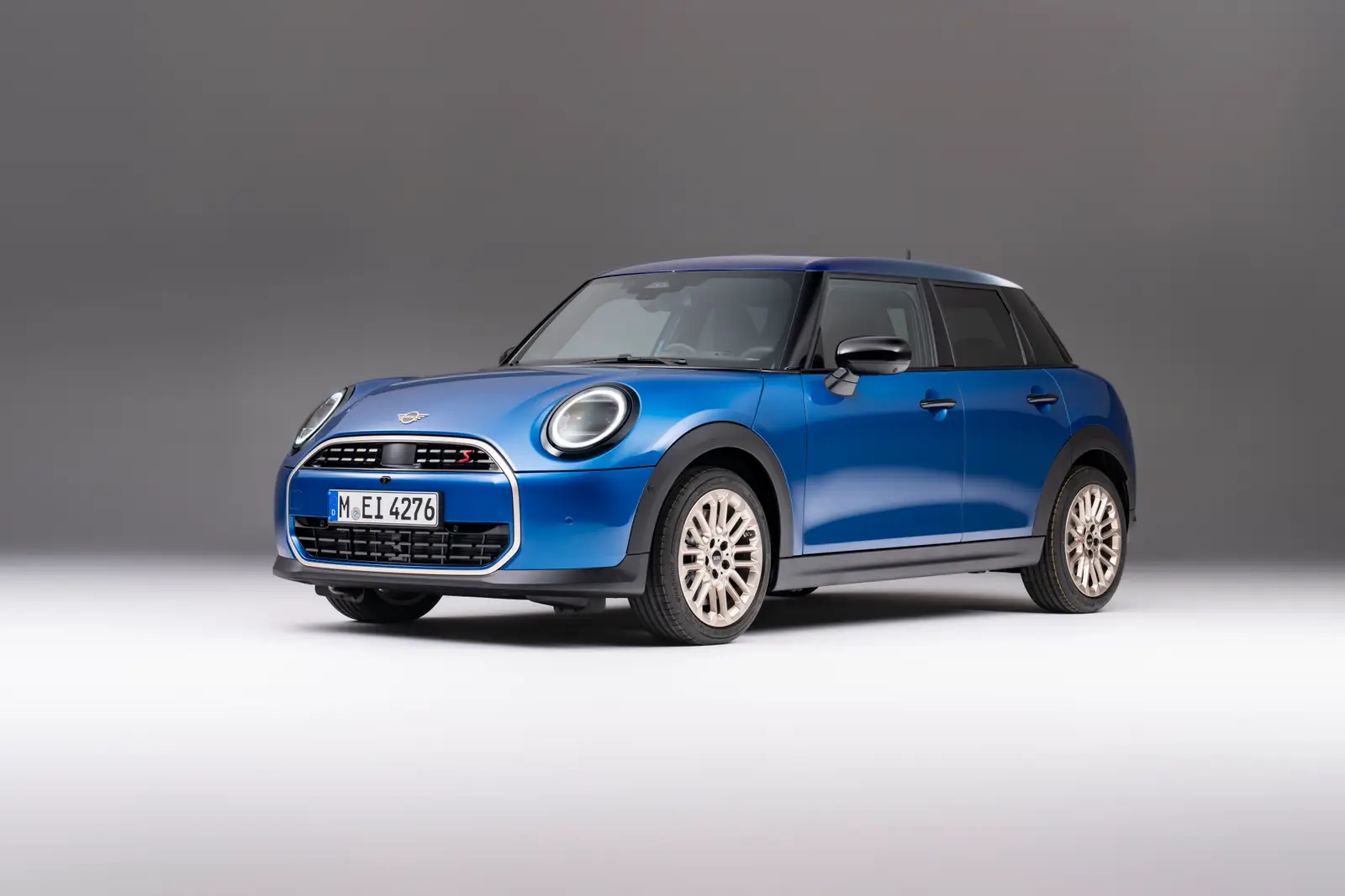 2025 Mini Cooper 4-Door Hatch Debuts With More Powerful Gas Engines ...