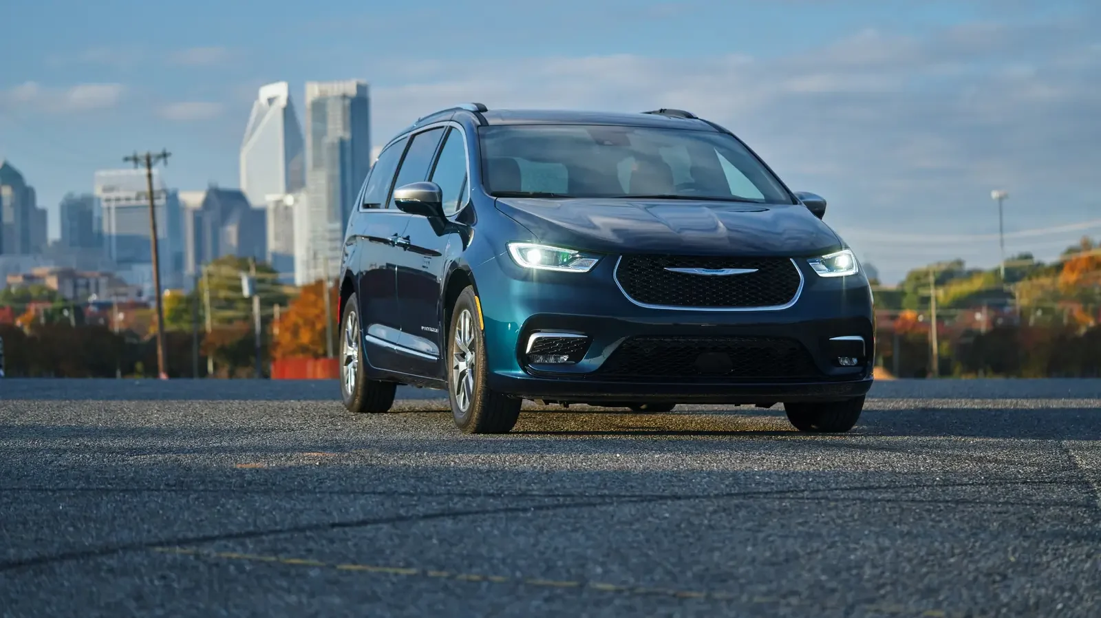 Chrysler Still Sold More Than 100,000 Pacifica Minivans In 2024, But ...