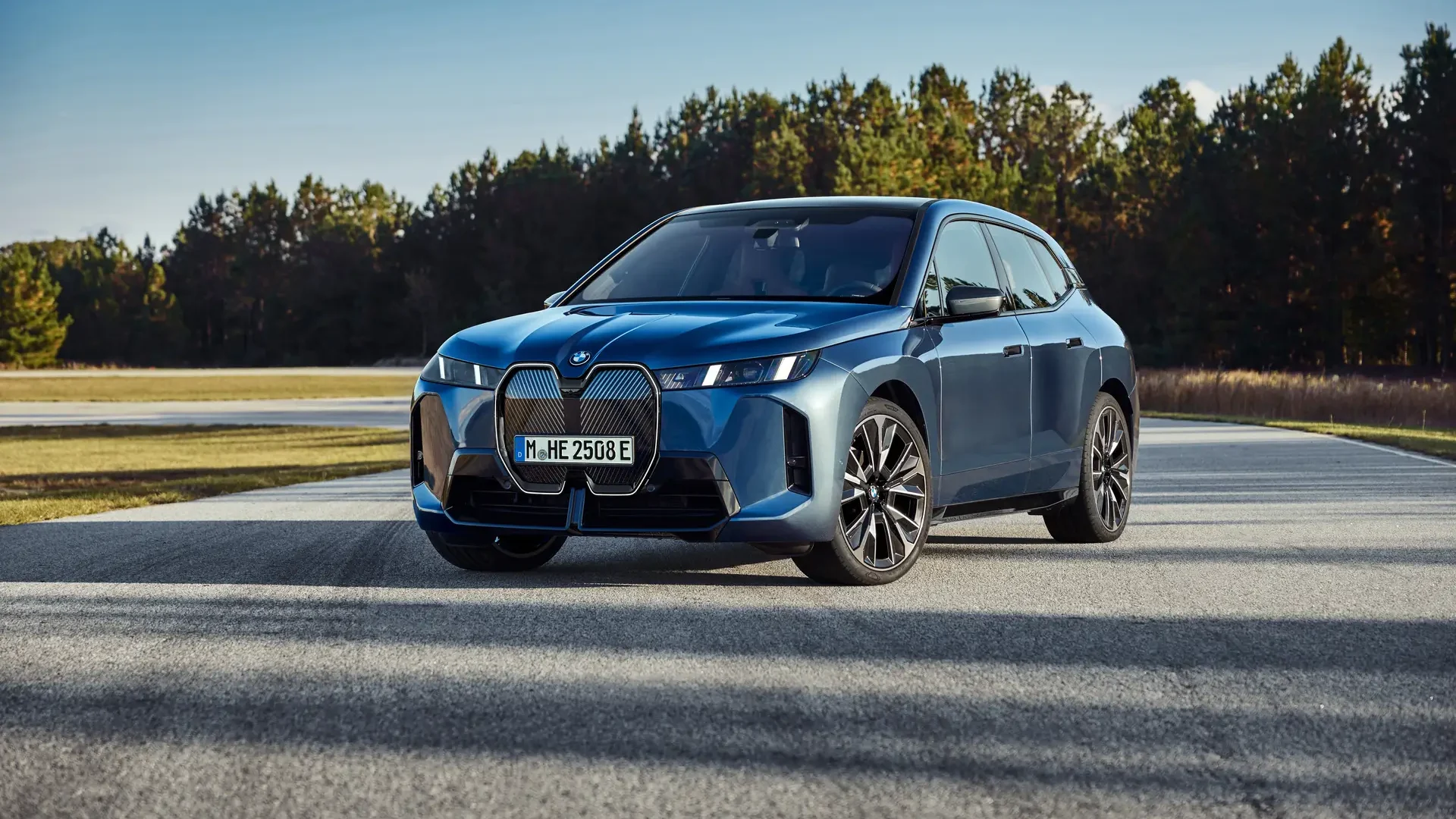 BMW Is Dropping the iX SUV in the U.S. As Neue Klasse Era Begins With ...